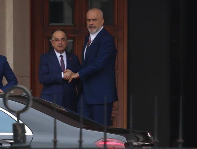 Rama takohet me Begajn, pas Presidencës mbledh Qeverinë - Konica.al Rama takohet me Begajn, pas Presidencës mbledh Qeverinë - Konica.al