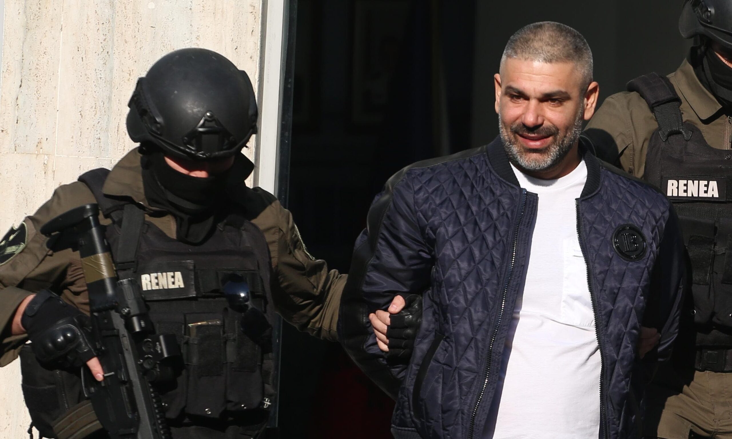 “Nuk kam makinë të blinduar”- Detaje të reja nga arrestimi i Safet ... “Nuk kam makinë të blinduar”- Detaje të reja nga arrestimi i Safet ...